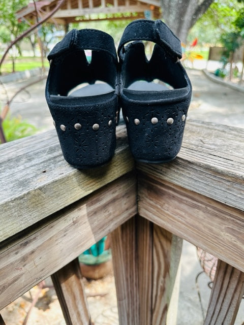 Black Free Fly Wedge – River Ruby Boutique