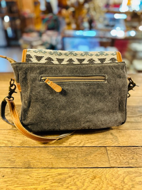 Isabela Eve Shoulder Bag – River Ruby Boutique