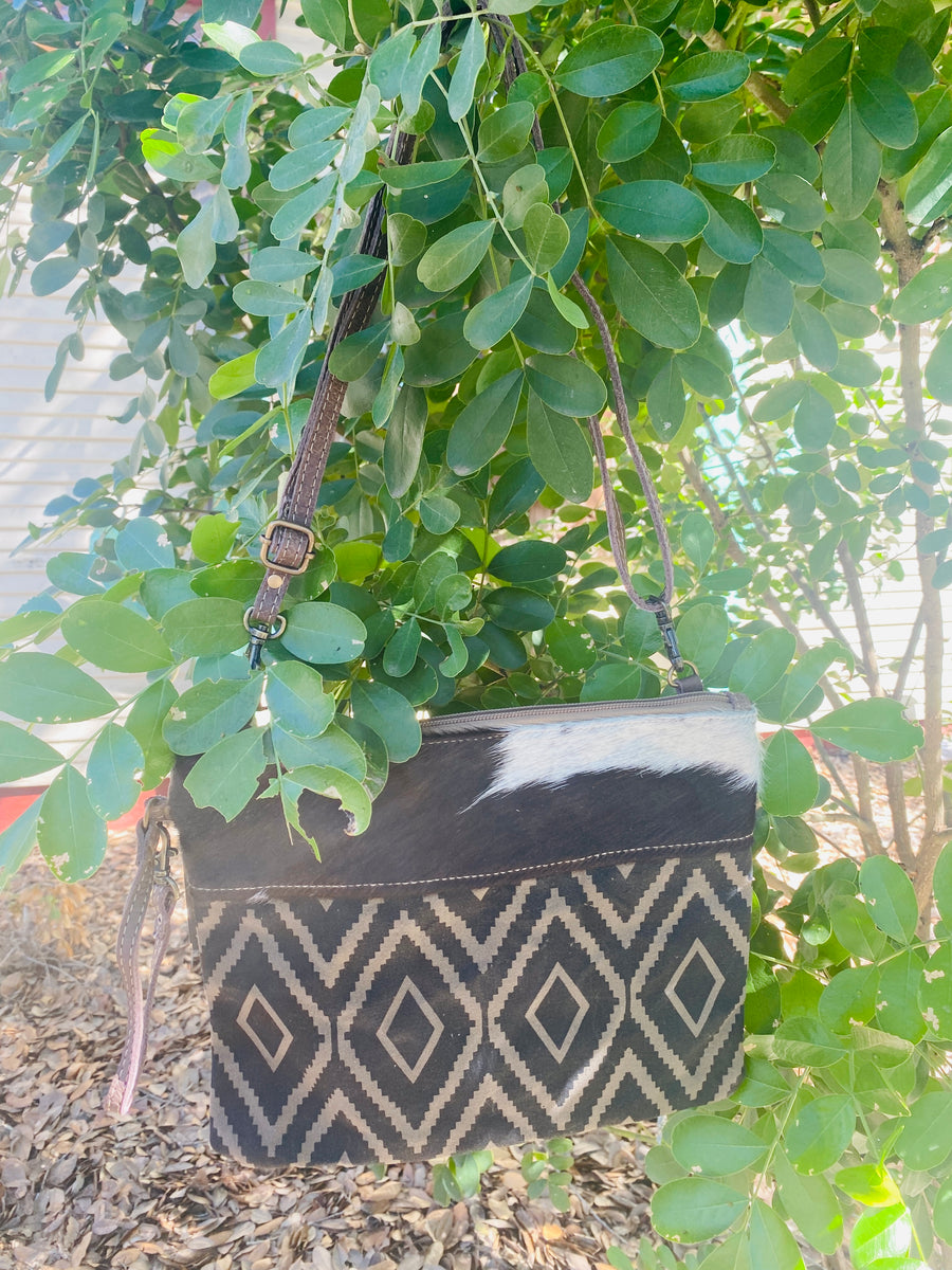 Abstract Cowhide Crossbody – River Ruby Boutique